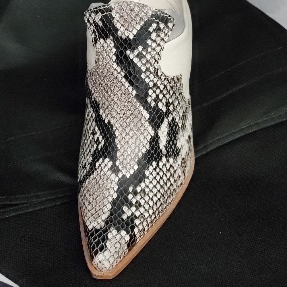 Snake & White Mule - Gem